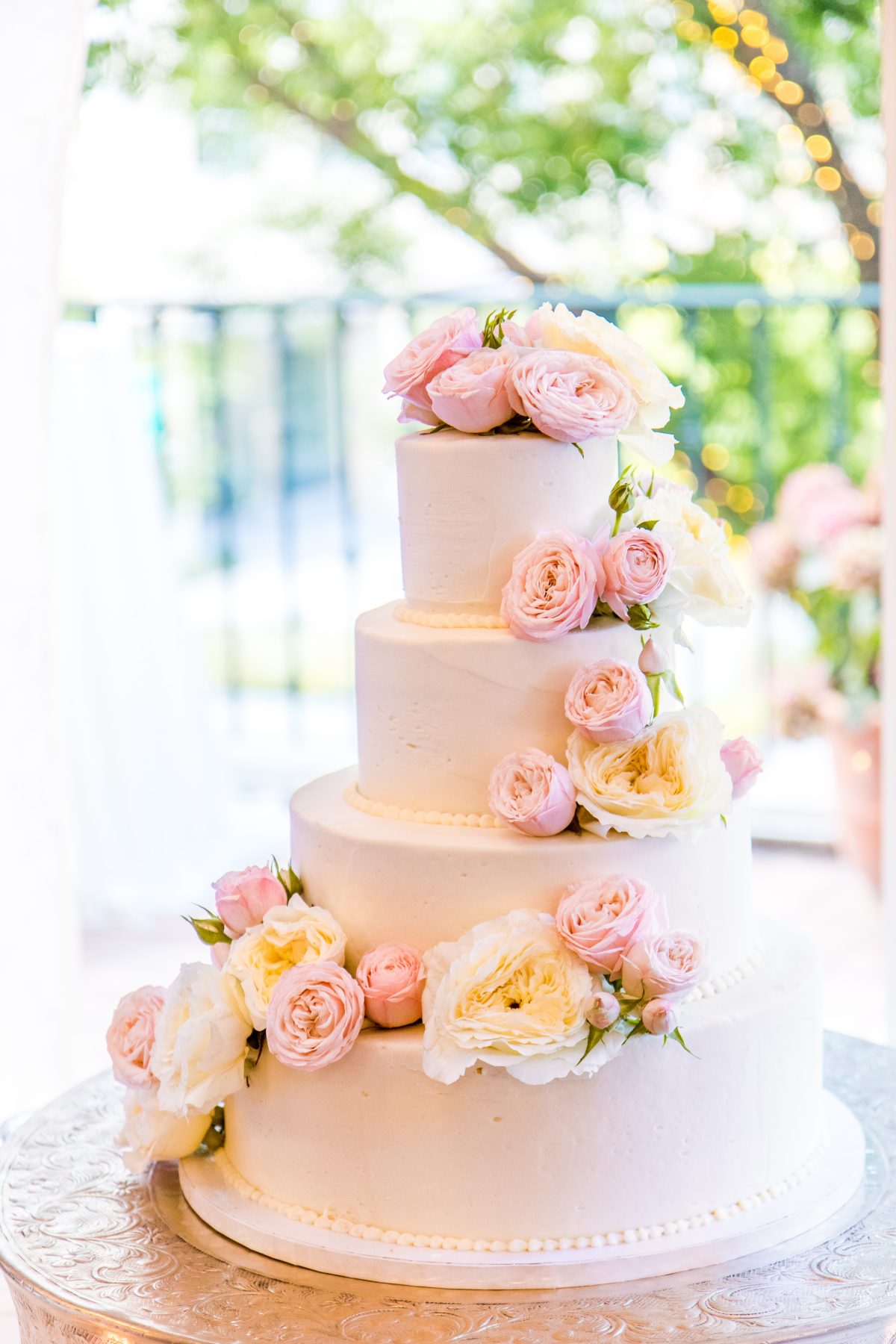 Comment décorer un gâteau de mariage ? – Ameliage